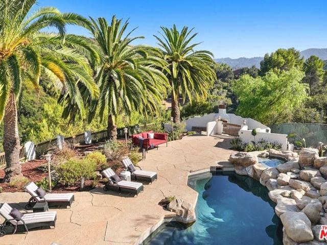 20851 Cheney Dr, Topanga, CA 90290