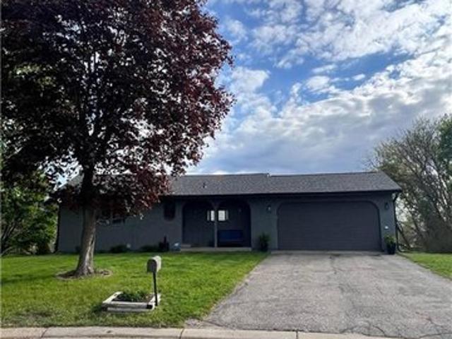 2085 Austin Cir, Shakopee, MN 55379