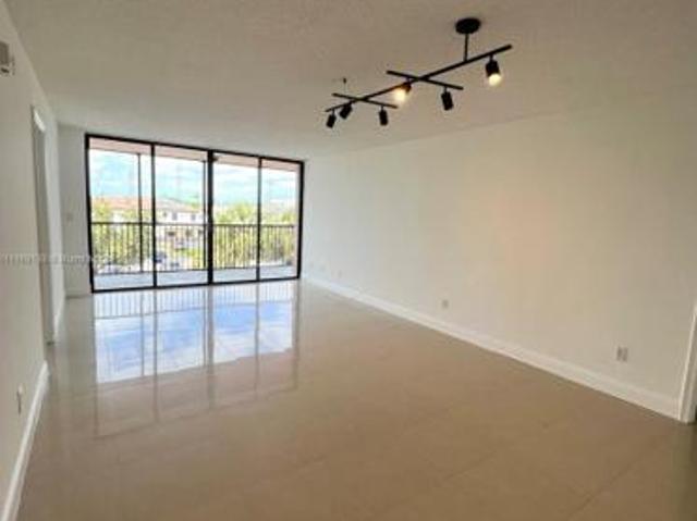 20860 San Simeon Way #301 6, Miami, FL 33179