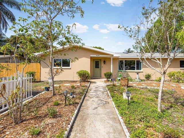 2086 Lakewood Dr, Clearwater, FL 33763