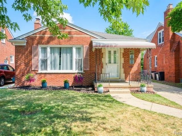 20871 Beaufait St, Harper Woods, MI 48225