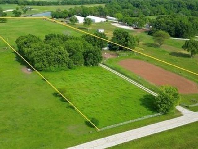 20875 Mission Rd, Bucyrus, KS 66013