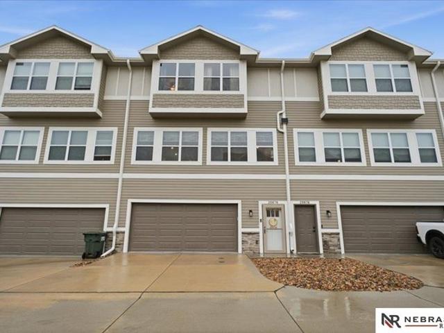20878 T Ct, Elkhorn, NE 68022