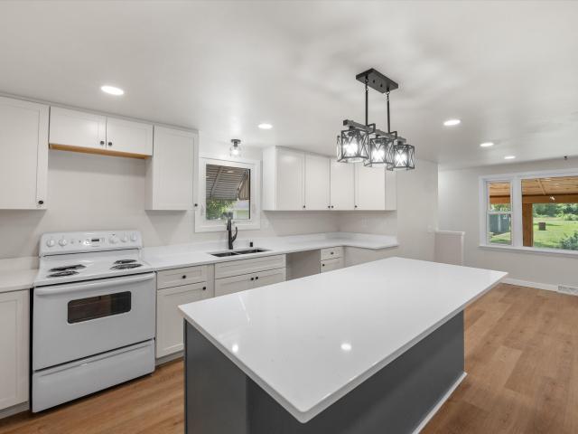 2089 Decorah Rd