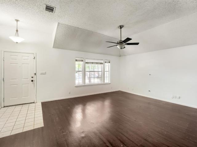 20801 Trotters Ln
