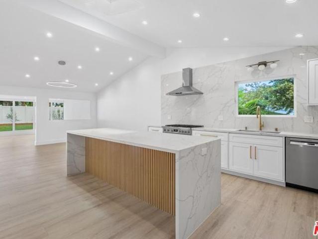 20801 Exhibit Ct, Woodland Hills, CA 91367