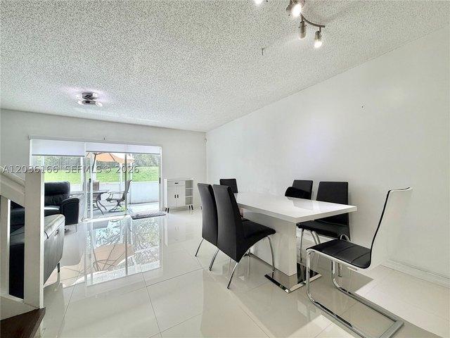 20807 NW 1st St, Pembroke Pines, FL 33029