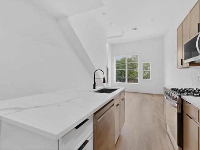 2080 Kelly Avenue # 109