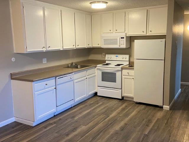 2080 W La Loma Drive