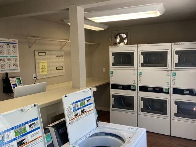 2080 W La Loma Drive 2 Bedroom Apartment for Rent at 2080 W La Loma Dr, Rancho Cordova, CA 95670