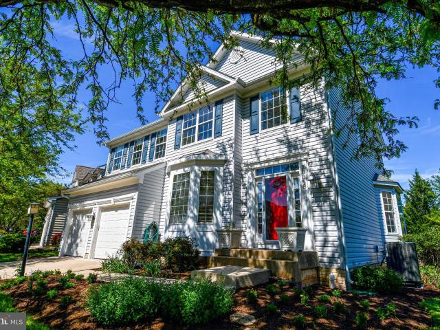 20818 Shy Beaver Ct, Ashburn, VA 20147 | MLS #VALO2121 | Compass