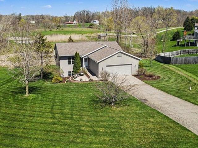 2081 Winston View Dr NE, Cedar Springs, MI 49319