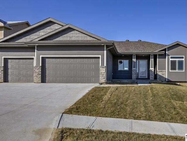 20820 Kansas Ave, Elkhorn, NE 68022