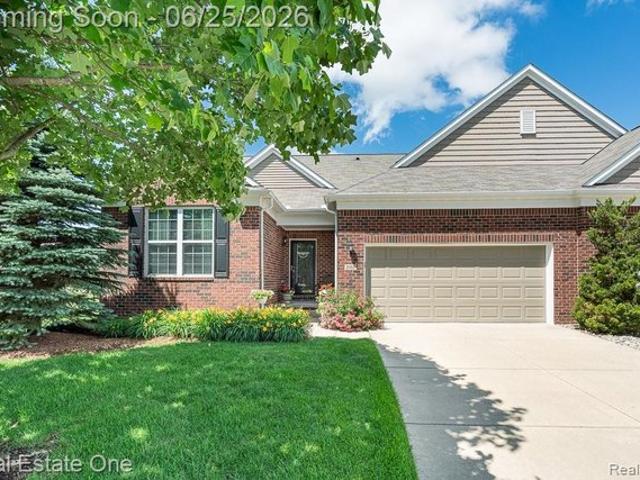 2082 Orwell St, Orion, MI 48360