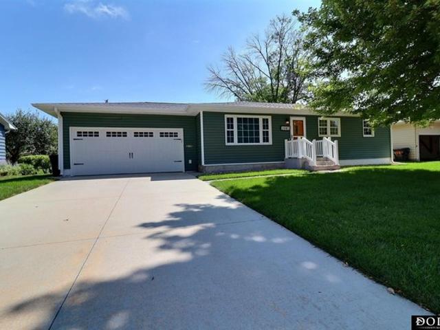 2082 Irene St, Fremont, NE 68025