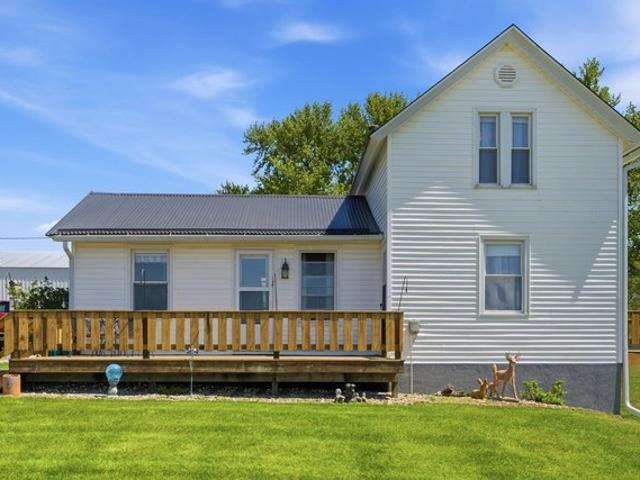 2082 Jamestown Ave, Independence, IA 50644