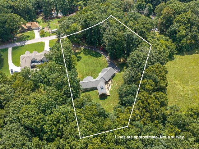2082 Ridgewood Drive