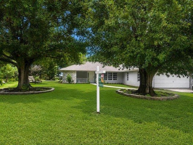 2082 SE Hanford Rd, Port Saint Lucie, FL 34952