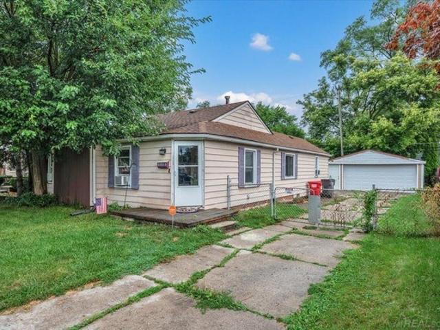 20833 Woodward Dr, Clinton Township, MI 48035