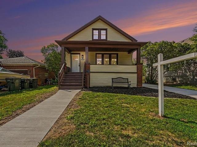 20834 Ardmore Park Dr, Saint Clair Shores, MI 48081