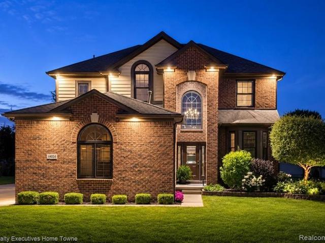 20835 S Miles St, Clinton Township, MI 48036