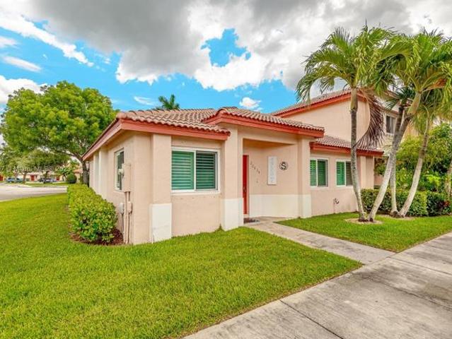 20839 2nd St NW, Pembroke Pines, FL 33029