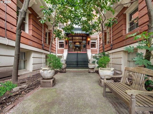 2083 NW Johnson St Apt 41, Portland, OR 97209