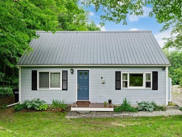 2083 Bartlett Hill Rd, Cambridge, VT 05464