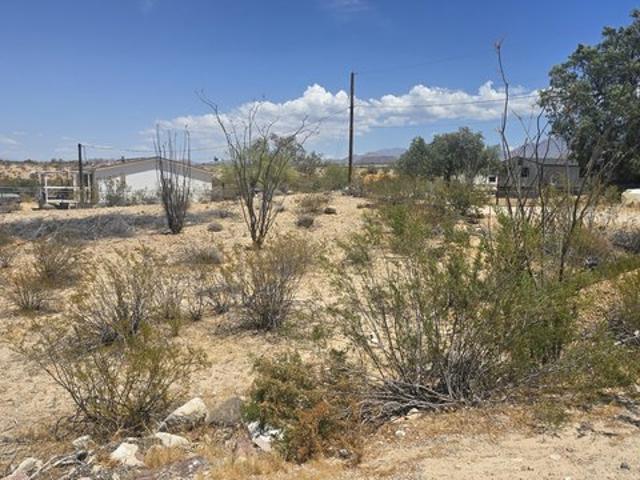 208 05 W 6th Ave, Yucca, AZ 86438