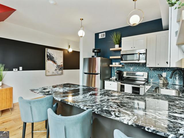 208 12th St NE, Unit 304, Atlanta, GA 30309 | MLS #10676