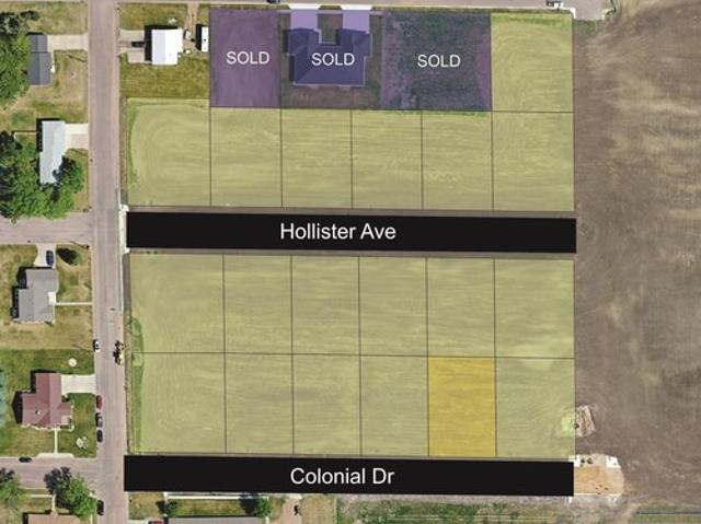 208 Colonial Dr, Salem, SD 57058