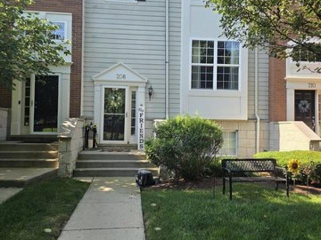 208 Comstock Dr, Elgin, IL 60124