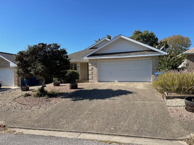 208 Coronado Cir, Kerrville, TX 78028 | MLS #122526 | Compass