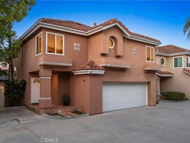 208 Calabria Ct, Costa Mesa, CA 92627
