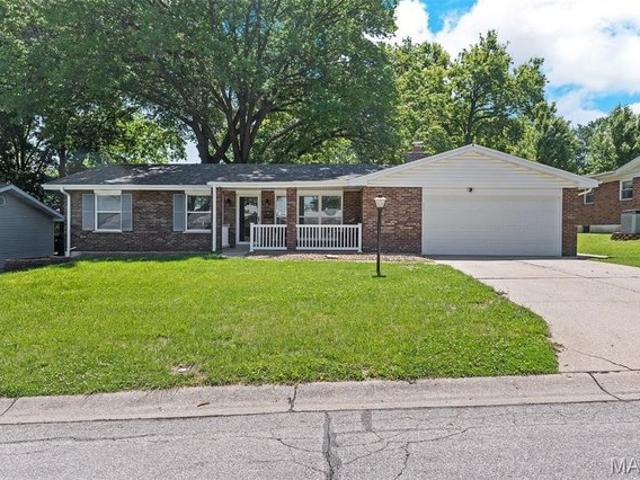 208 Canary Ln, Saint Charles, MO 63301