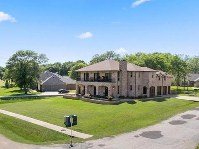 208 Cape Shore Dr, Mabank, TX 75156