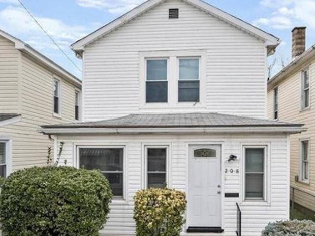 208 Center St, Dundalk, MD 21222