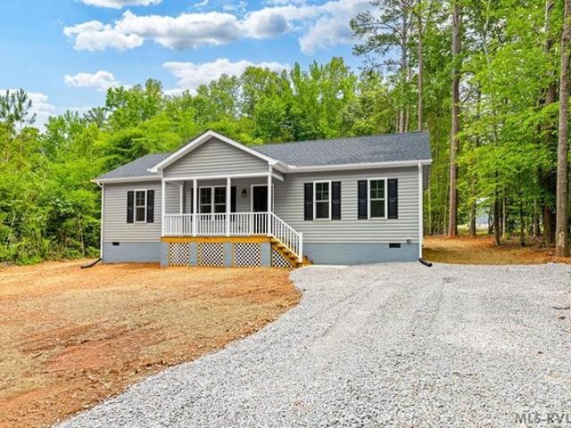 208 Chestnut Dr, Bracey, VA 23919