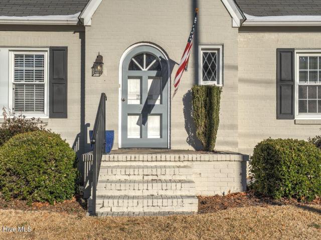 208 Clyde Avenue NW