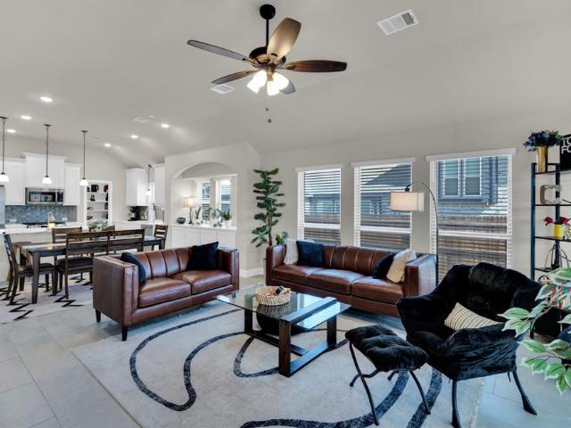 208 Claywood Dr, Glenn Heights, TX 75154 | MLS #21123