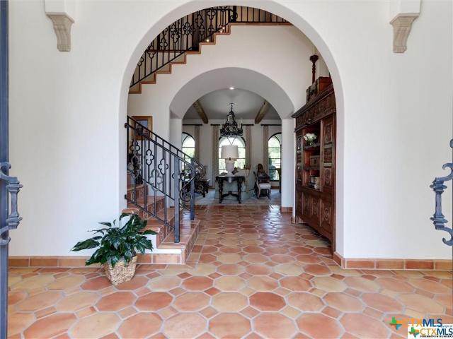 208 Creekridge Dr