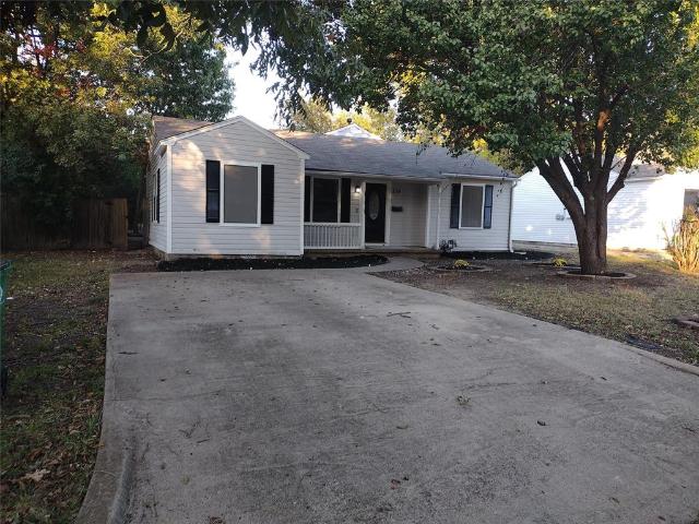 208 Almond St, Waxahachie, TX 75165 | MLS #21150 | Compass
