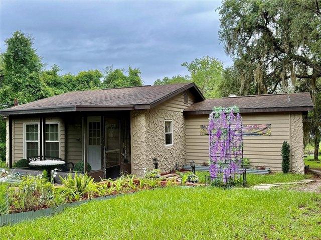 208 Ashley St, Hawthorne, FL 32640
