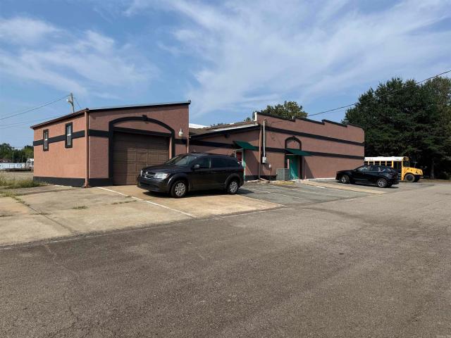 208 AVE 2SE Avenue