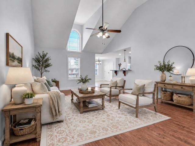 208 Azalea Dr