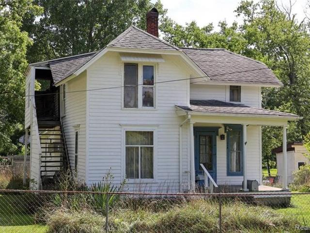 208 Baird St, Holly Vlg, MI 48442