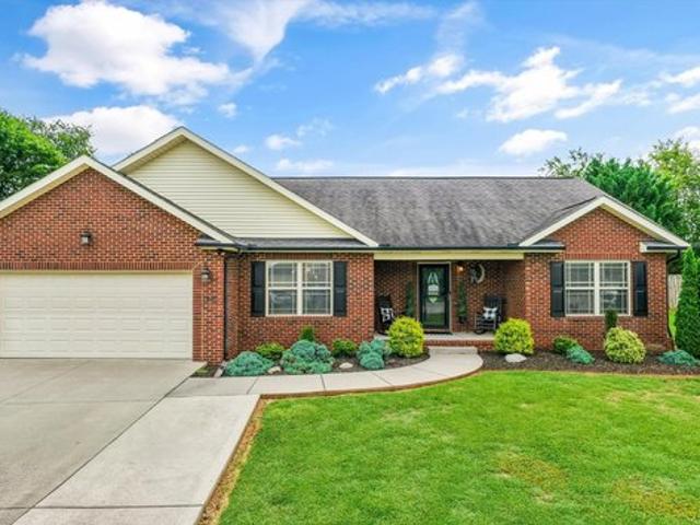 208 Barberry Ct, Maryville, TN 37804