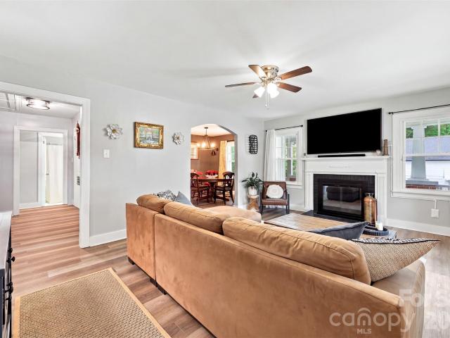 208 Barron Park