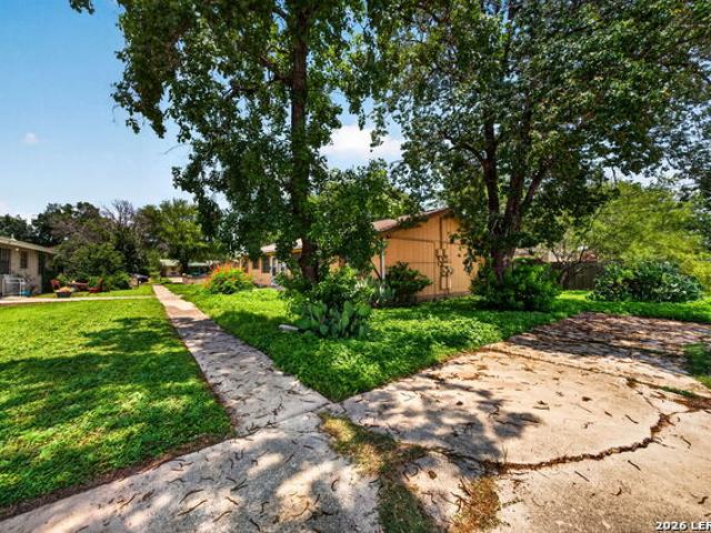 208 Bexar Dr