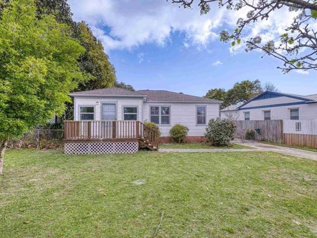 208 Berry Rd, Pensacola, FL 32507
